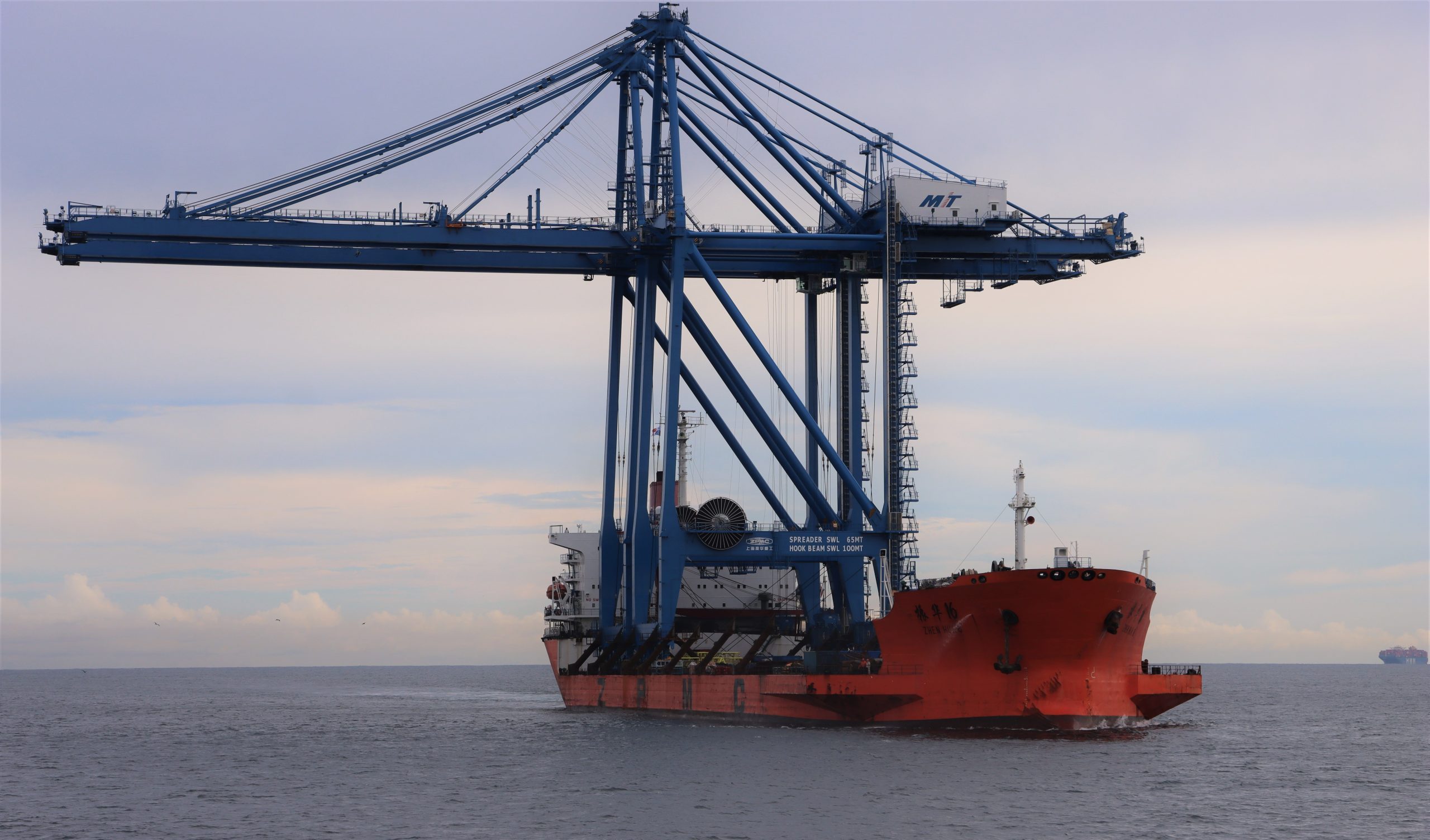 MIT añade dos nuevas grúas pórtico super post-Panamax - Decisiones Panamá