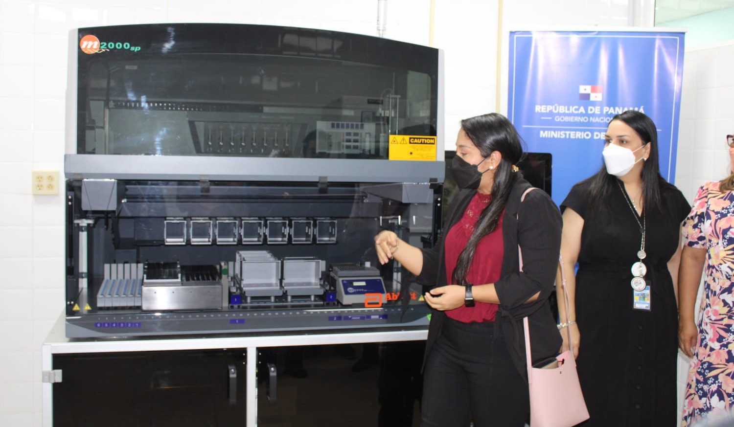 Inauguran en Veraguas Laboratorio de Carga Viral del VIH - Decisiones ...