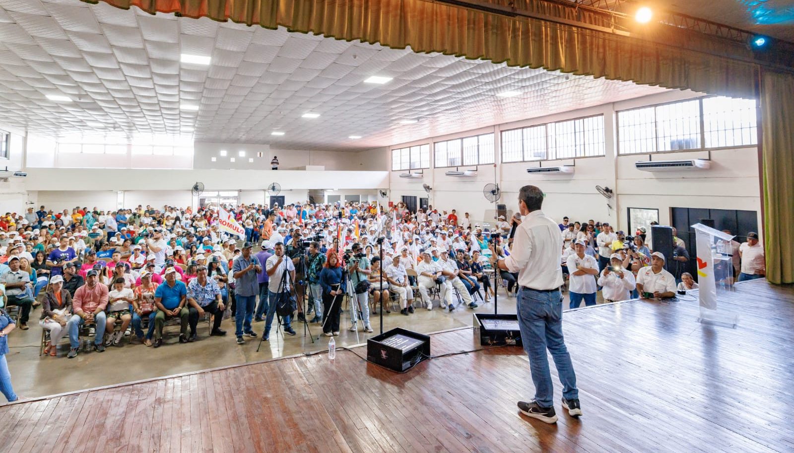 Candidatura de Rómulo Roux se fortalece con cientos de Gallos y ...