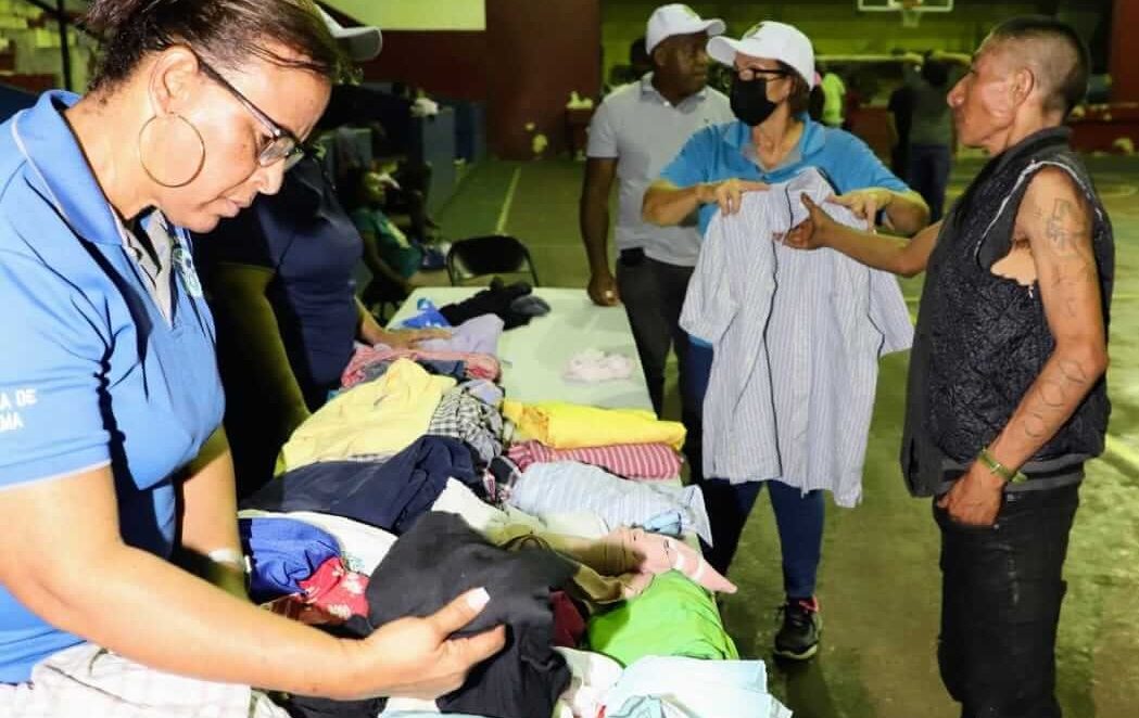 Anuncian colecta de ropa para donar a personas sin hogar - Decisiones ...