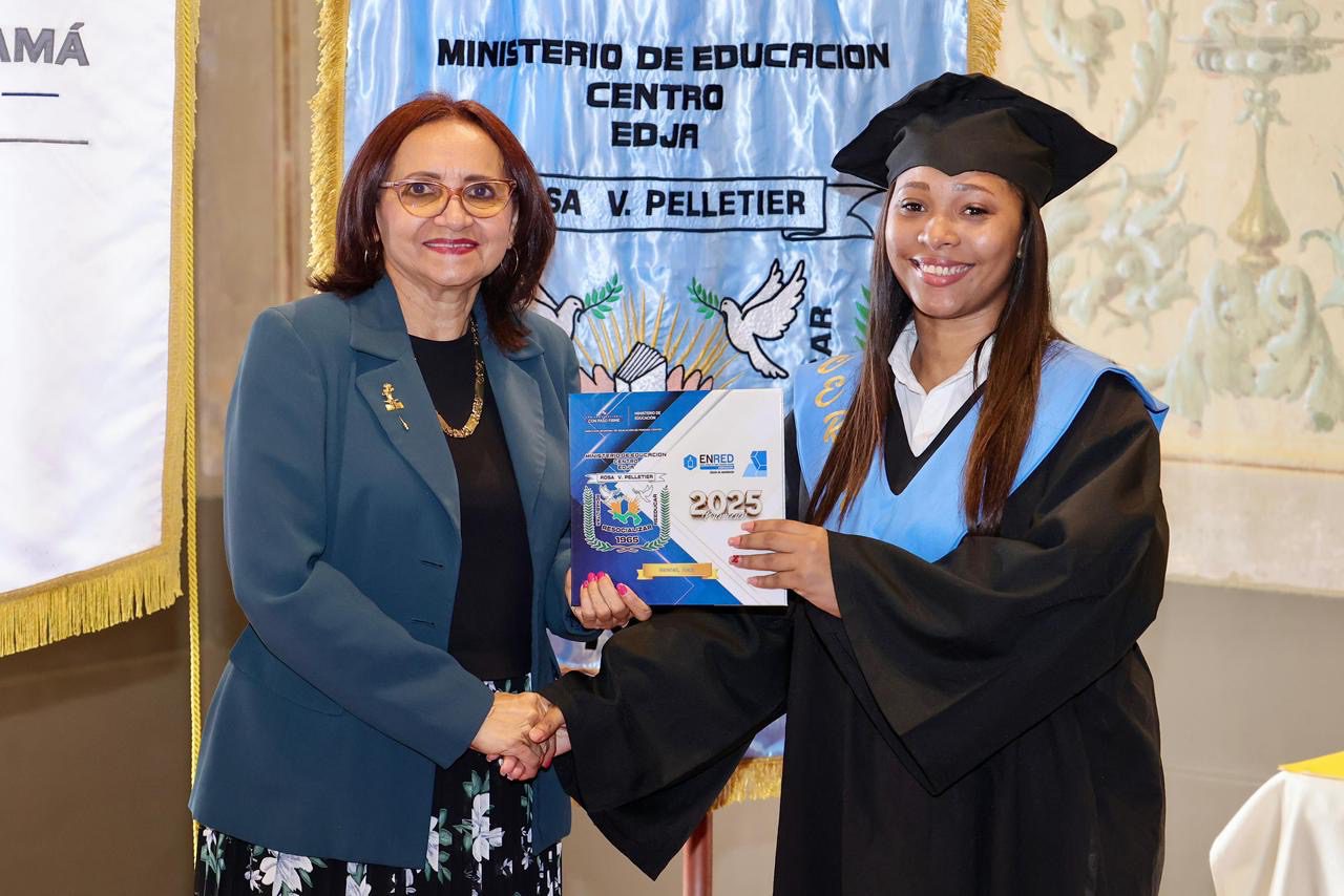 Sesenta mujeres privadas de libertad culminan estudios de premedia y ...